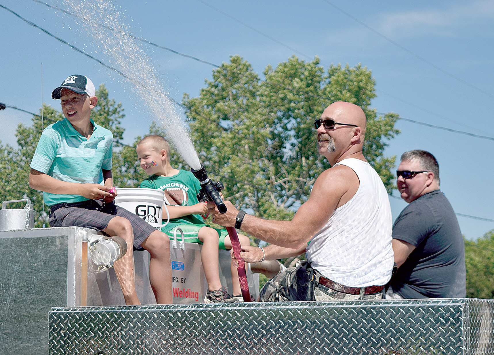 Hundreds flock to Strongfield for festivities | The Davidson Leader